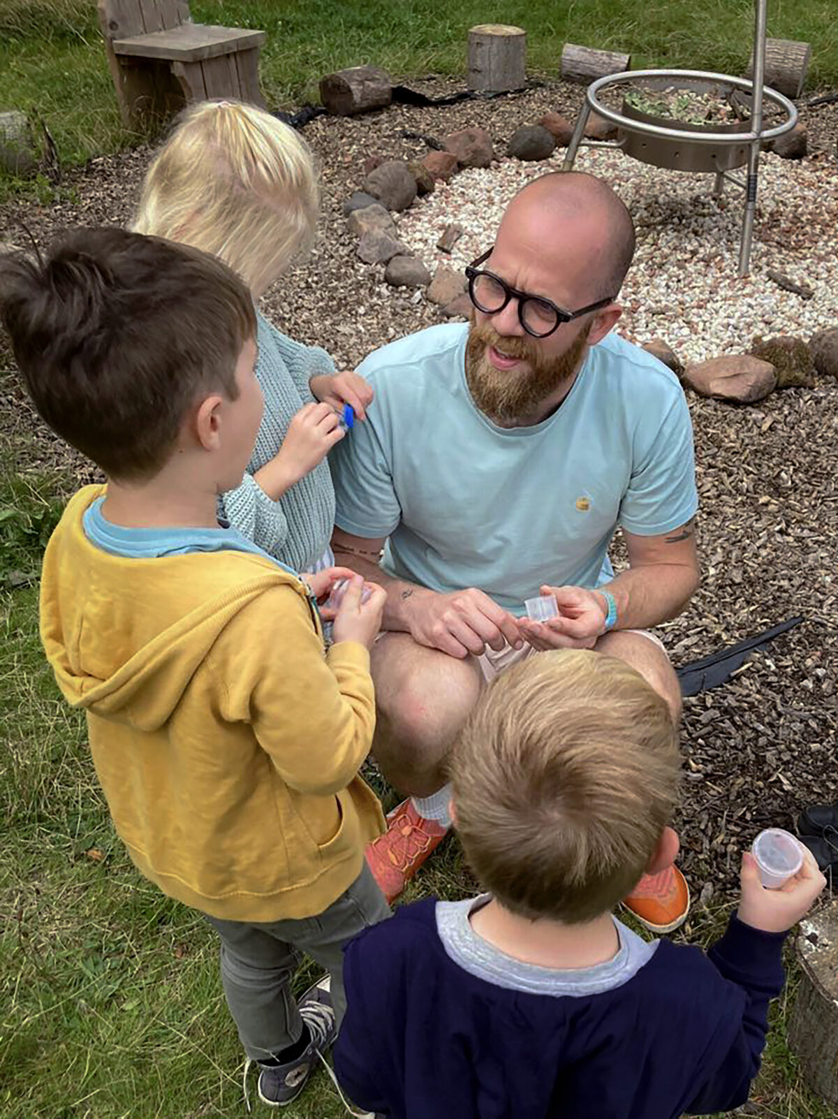 A special visitor hunts bugs with Teeny-tinies – Sustaining Dunbar